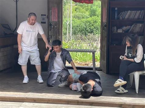 青年学子下乡带去新潮文艺乡建