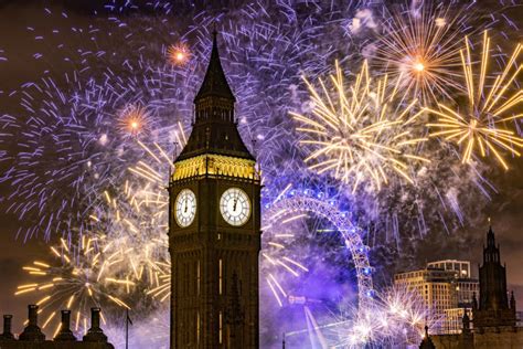 Auld Lang Syne Lyrics All The Words To The Traditional New Years Eve Song