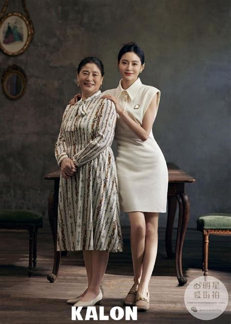 王媛可与母亲合体大片释出 两人在镜头前灿笑好温馨幸福 新浪图片