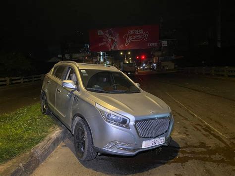 រថយន្ដម៉ាក Hawtaia បើកបុកខឿនសួនច្បារពុះចែកទ្រូងផ្លូវលេខ២១៧ បណ្ដាលឱ្យរងការខូចខាតយ៉ាងដំណំ