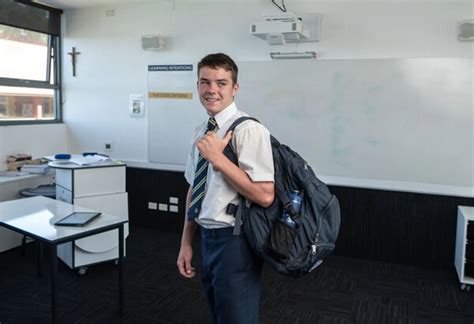 학생들의 무거운 책가방 권장 무게는