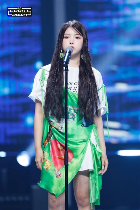 220922 Nmixx Jiwoo Dice And Cool Your Rainbow At M Countdown