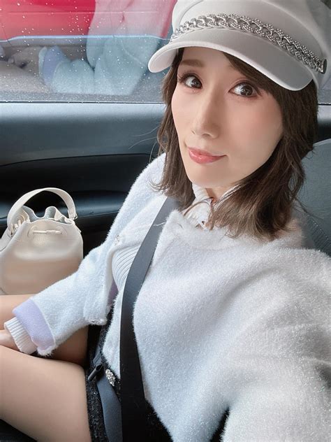 Julia Official Account Julia Official Ac • Instagram Photos And Videos