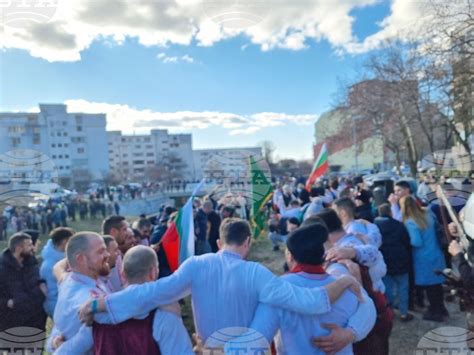 Горски служител извади богоявленския кръст от водите на река Новоселска в Сливен Утро