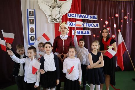 Apel z okazji rocznicy uchwalenia Konstytucji Maja Zespół Edukacyjny nr w Zielonej Górze