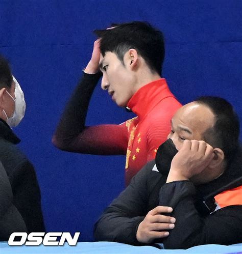 후배 엉덩이 노출 린샤오쥔 펑펑 울자 中 웃고 떠든 한국 선수 스포츠 깡패 파렴치한 맹비난 미주중앙일보