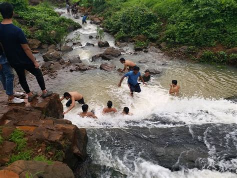 गरगवचय नगर नवऱयच धबधब ठरत परयटकच आकरषण Marathi News The waterfall of the