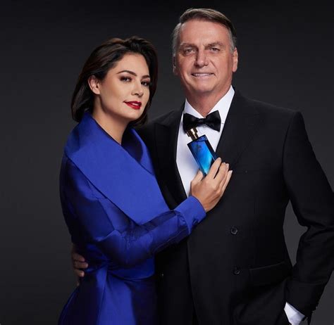 Bolsonaro Lança Perfume Mito Com Participação De Michelle E Filhos