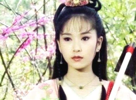 被称“第一媳妇”，一生只谈一次恋爱，今53岁美成少女
