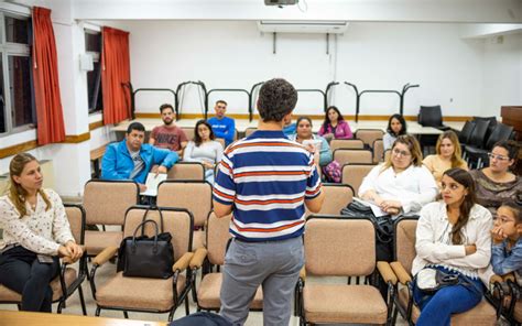 La FCE comprometida con la sociedad Facultad de Ciencias Económicas
