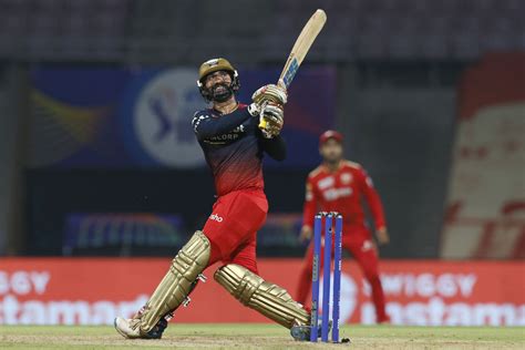 Gavaskar On Why India Must Pick Karthik For T20 World Cup Rediff Cricket