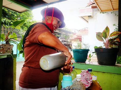 Pandemi Sokong Omzet Penjual Jamu Gendong Di Jakarta Tagar