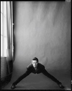 Willem Dafoe Poses  Willem Dafoe Poses Descobrir E Compartilhar S