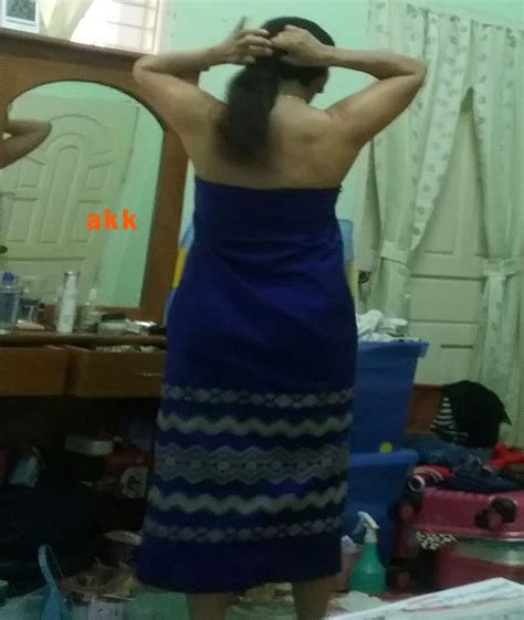 အန္တီႀကီးအဝတ္လဲေသာပုံမ်ား ျမန္မာေရခ်ိဳးေခ်ာင္းရိုက္