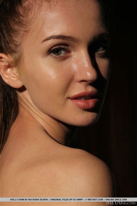 Holly Haim Wallpics Net Wallpapers Photos Pictures Backgrounds