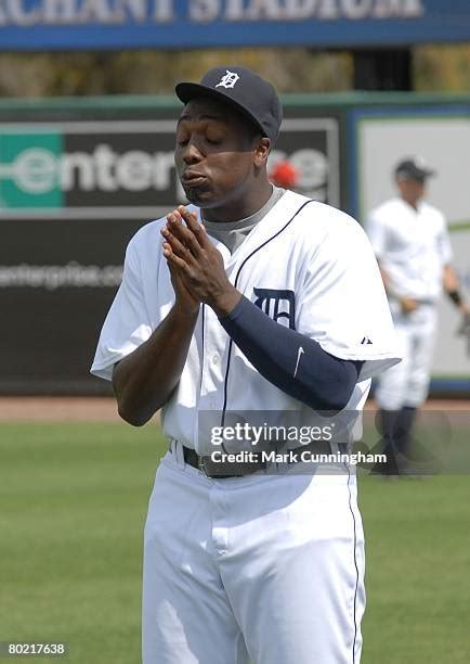 84 Philadelphia Phillies Dontrelle Willis Photos And High Res Pictures Getty Images