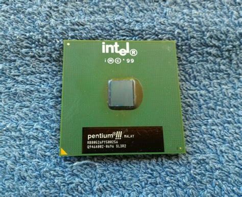 Intel Pentium Iii 3 Socket 370 Cpu Sl3r2 500e256100 500mhz Vintage