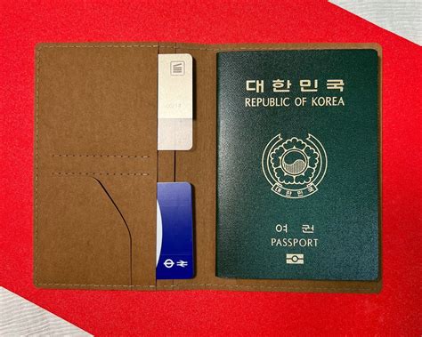 여행용품 신여권 이니셜각인 심플 여권케이스 가족 해외여행지갑 비건 핸드메이드 여권커버 오늘의집 쇼핑