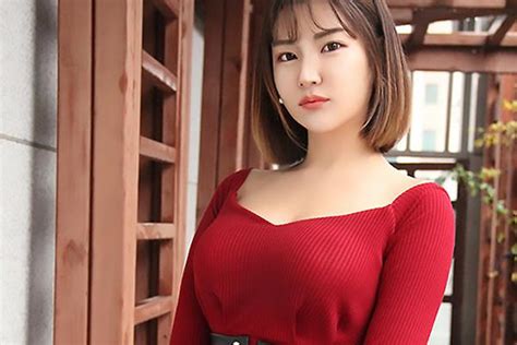 アイドル級に可愛いスレンダーな韓国女子をナンパ成功！顔面騎乗でクンニ責めして肉棒挿入 無料av動画