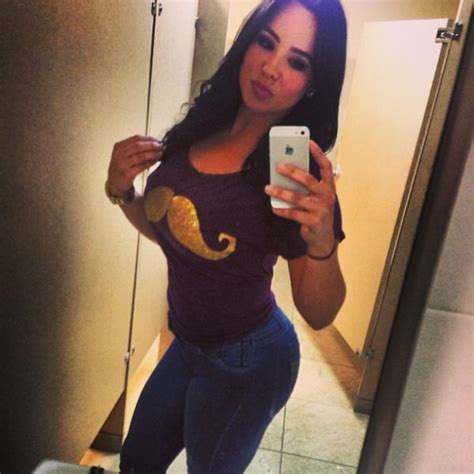 Girls With Killer Curves 35 Pics