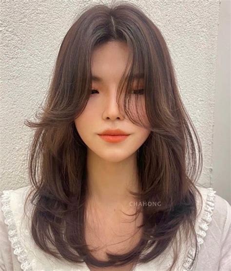 ตัดด่วน ทรงผมยาวสไลด์แสกกลางแบบนี้ สาวเกาหลีกำลังฮิต