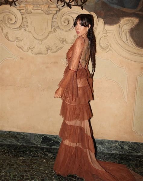 נוצצת מתמיד זה הלוק הכי נועז שראינו על טליה עובדיה Fashion Forward אופנה