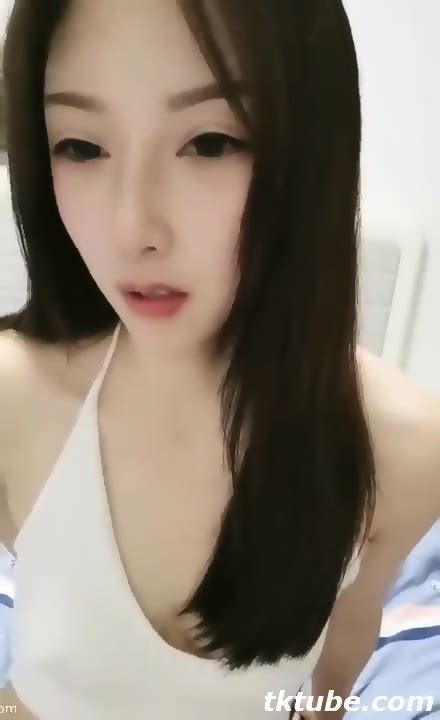 活色生香的禦姐【新人下海】超淫蕩，被操哭過，顔射口爆內射通通在行，被炮友操得很滿足，精液太多，陰道都裝不下了！ Eporner