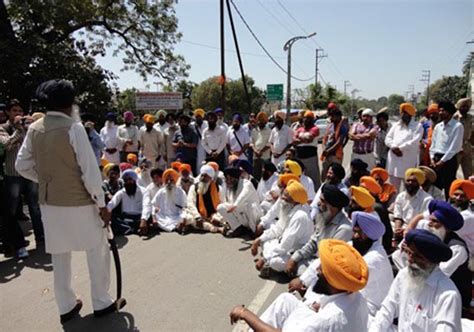 Sikhs Protest Ban On Punjabi Film Sadda Haq In Srinagar India Tv