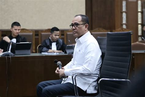 Eks Pejabat Pajak Rafael Alun Dituntut 14 Tahun Penjara