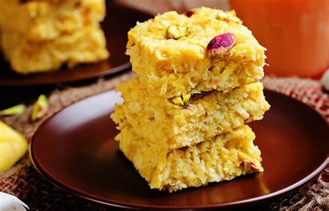 त्योहारों में बनाएं मैंगो कोकोनट बर्फी Mango Coconut Barfi Recipe