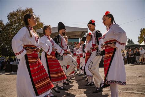 Над 5000 души пяха и тропаха хора на Фестивала на чесъна край София Информационна агенция ПИК