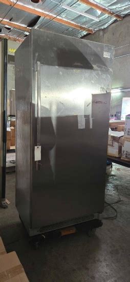 2 Fridgidaire Refrigerators Industrial Machinery And Equipment Food