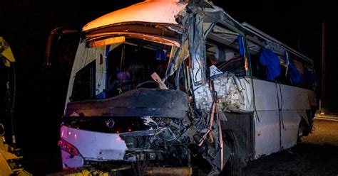 ¡lamentable Accidente De Autobús Deja Al Menos Dos Fallecidos Y Más De