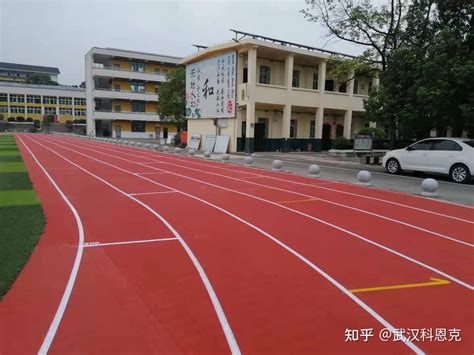 下雨天在操场塑胶跑道上跑步会打滑吗？ 知乎