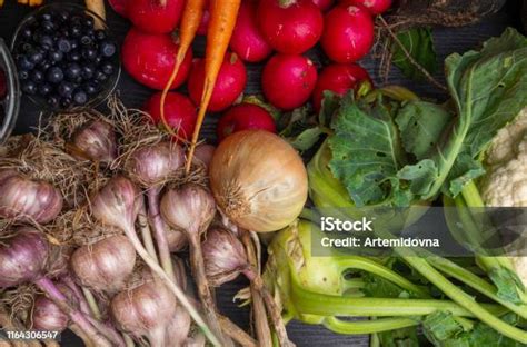 파머스 마켓 신선한 농산물 야채 딸기 영양 다이어트 섬유질이 풍부한 식품 비타민이 풍부한 산화 방지제 가을 음식 가을에 대한 스톡 사진 및 기타 이미지 Istock