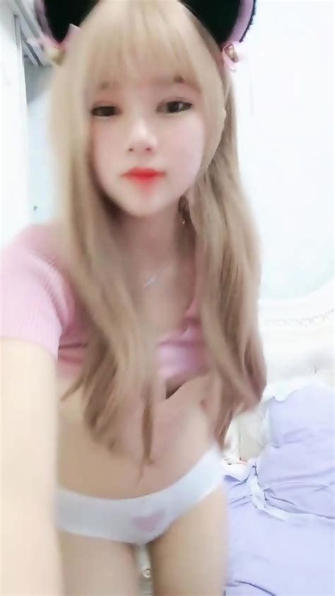 十八岁的小溪 翘臀粉穴淫荡小骚货 02