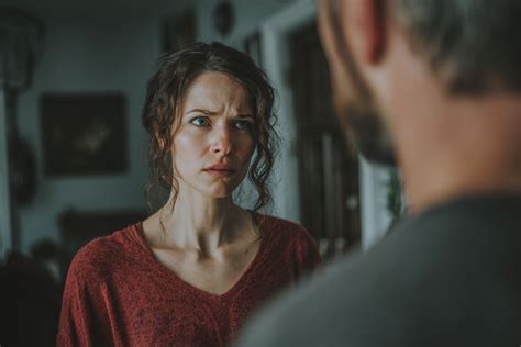 Mon Mari A Forcé Ma Mère à Dormir Sur Un Matelas Dans Le Couloir