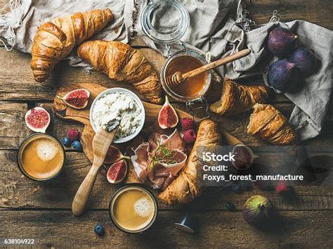 크루아상 리코타 치즈 무화과 신선한 베리 프로슈토 꿀 에스프레소 보울에 대한 스톡 사진 및 기타 이미지 보울 아침 식사 크루아상 Istock