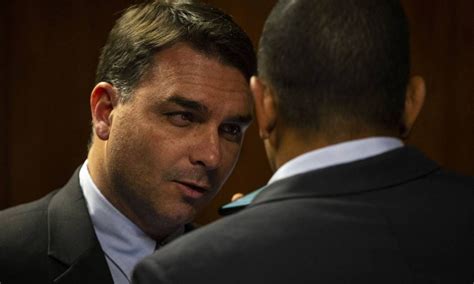 Sem Procuração Advogado Que Estava Com Flávio Bolsonaro Na Casa De