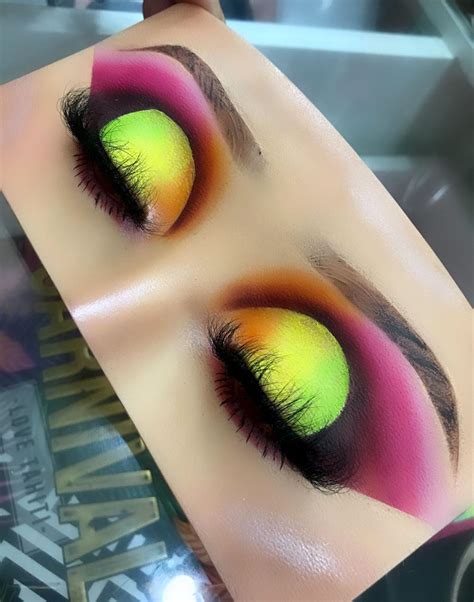 Maquillaje Colorido Sombras De Ojos Maquillaje De Ojos Ahumados