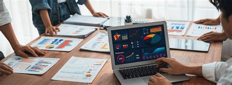 Premium Photo Analyst Team Utilizing Bi Fintech To Analyze Financial