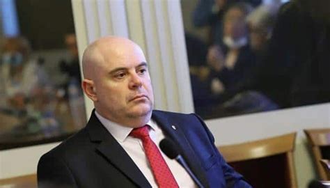 Поведението ти е тъпо и упорито Колкото по упорито толкова по тъпо