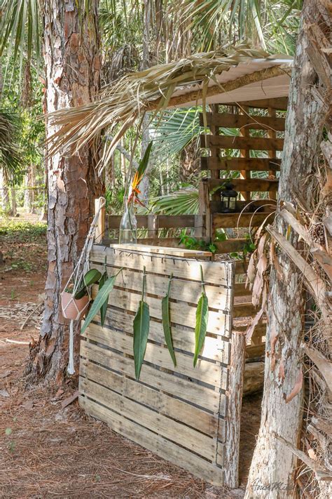 Diy Rustic Pallet Playhouse Artofit