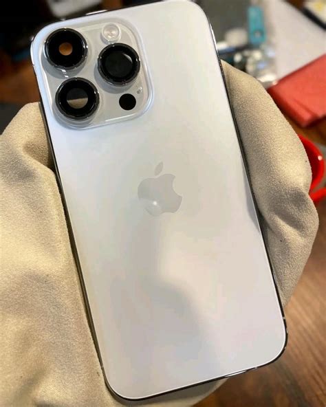 Iphone15 Proの金属筐体と背面パネルと称する画像が投稿〜カラー「シルバー」 Iphone Mania