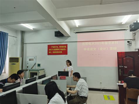 岳阳广播电视大学 教学过程齐落实 毕业答辩展风采