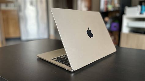 Macbook Air M2 Starlight Màu Sắc Mới Làm Người Dùng Mê Mẩn