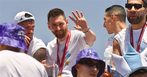 La Emotiva Foto Que Eligió Lionel Messi Para Celebrar El Día De La Bandera Infobae