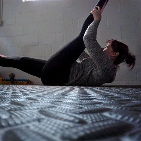 Single Straight Leg Stretch By Dena Swenson Exercise How To Skimble