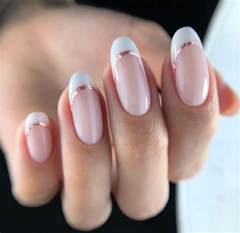 Нежен френски маникюр За Жената