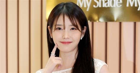 아이유 데뷔 기념일 맞아 2억 2500만원 기부 통 큰 선행[공식]